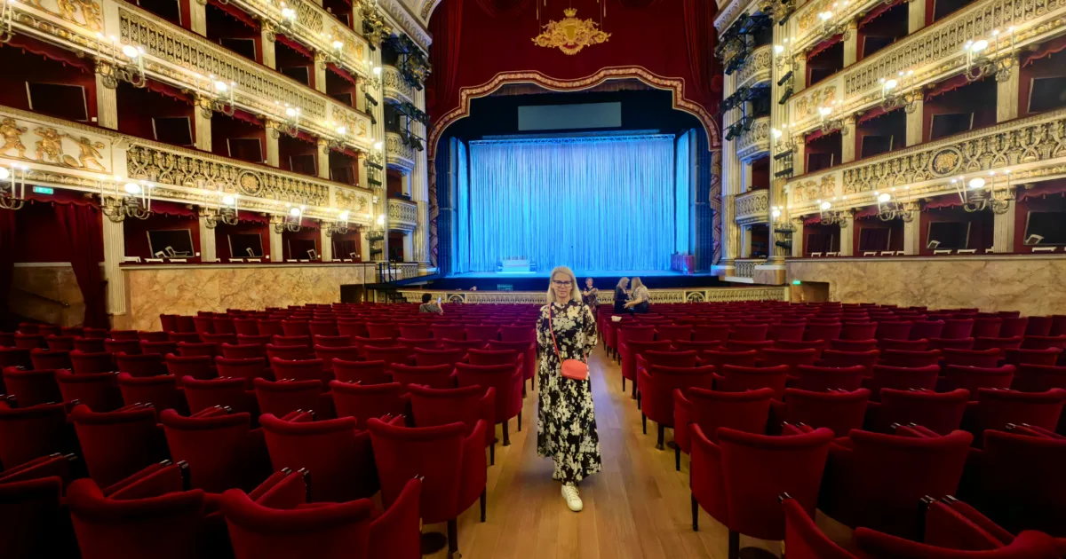 Neapole, Pročidas sala, un “Masku balle” San Carlo Operā! – Mēness ...